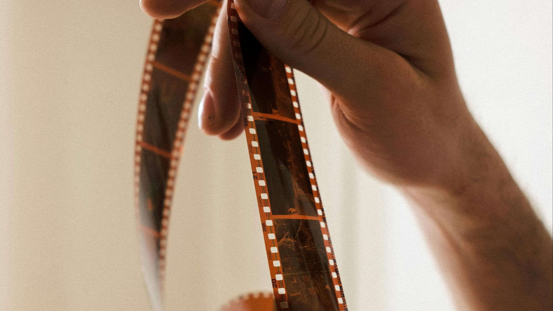 44 Once-Everyday Careers That Slowly Disappeared And Left Everyone ...