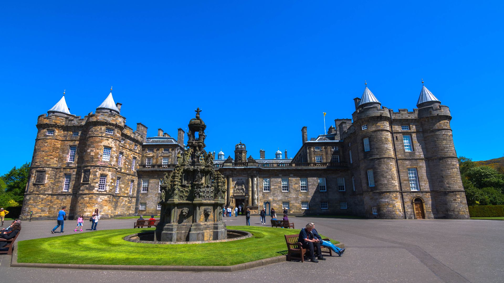 British Royals Stayed In These 44 Homes Once Or Twice, And So Did History