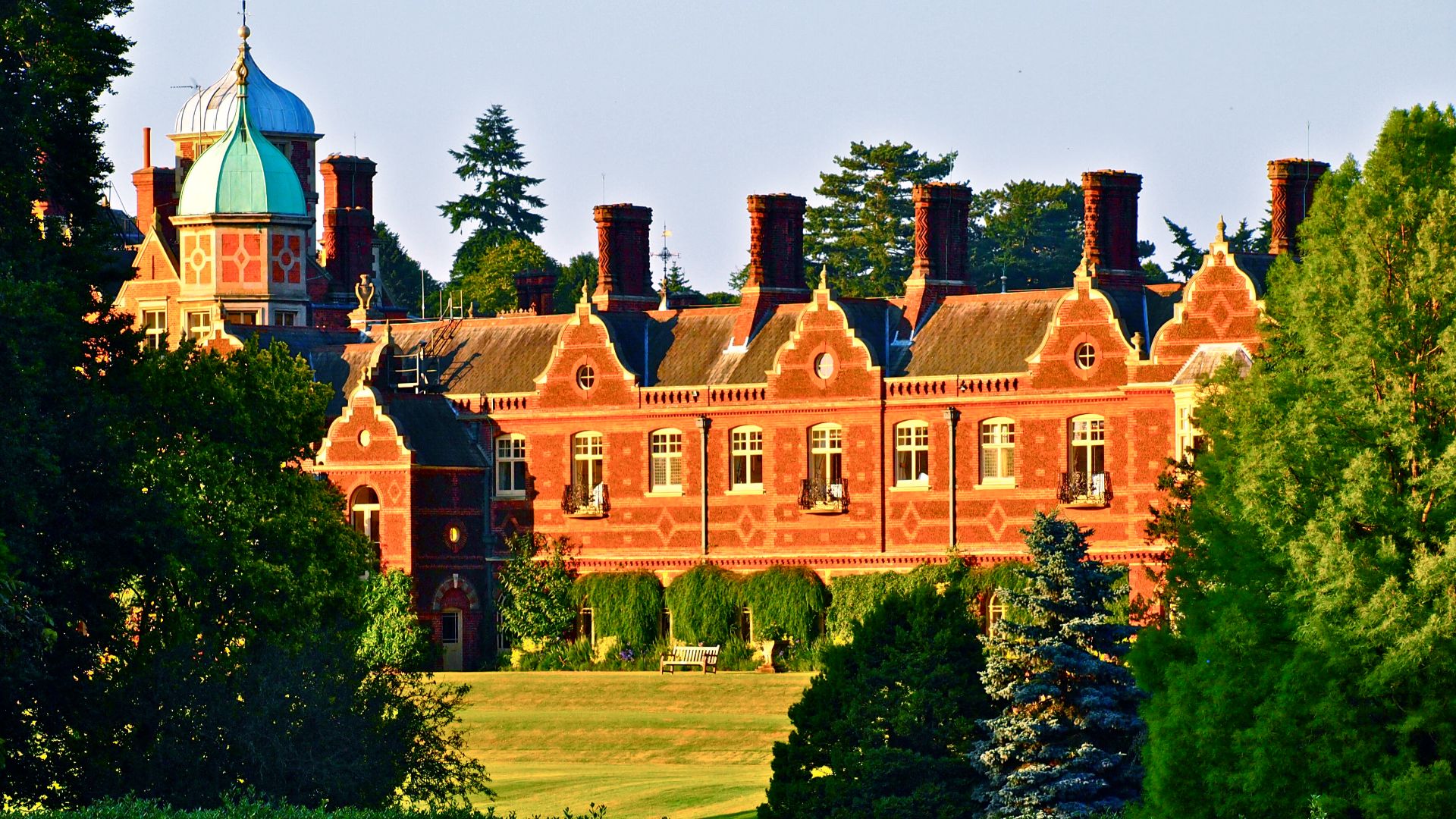 British Royals Stayed In These 44 Homes Once Or Twice, And So Did History
