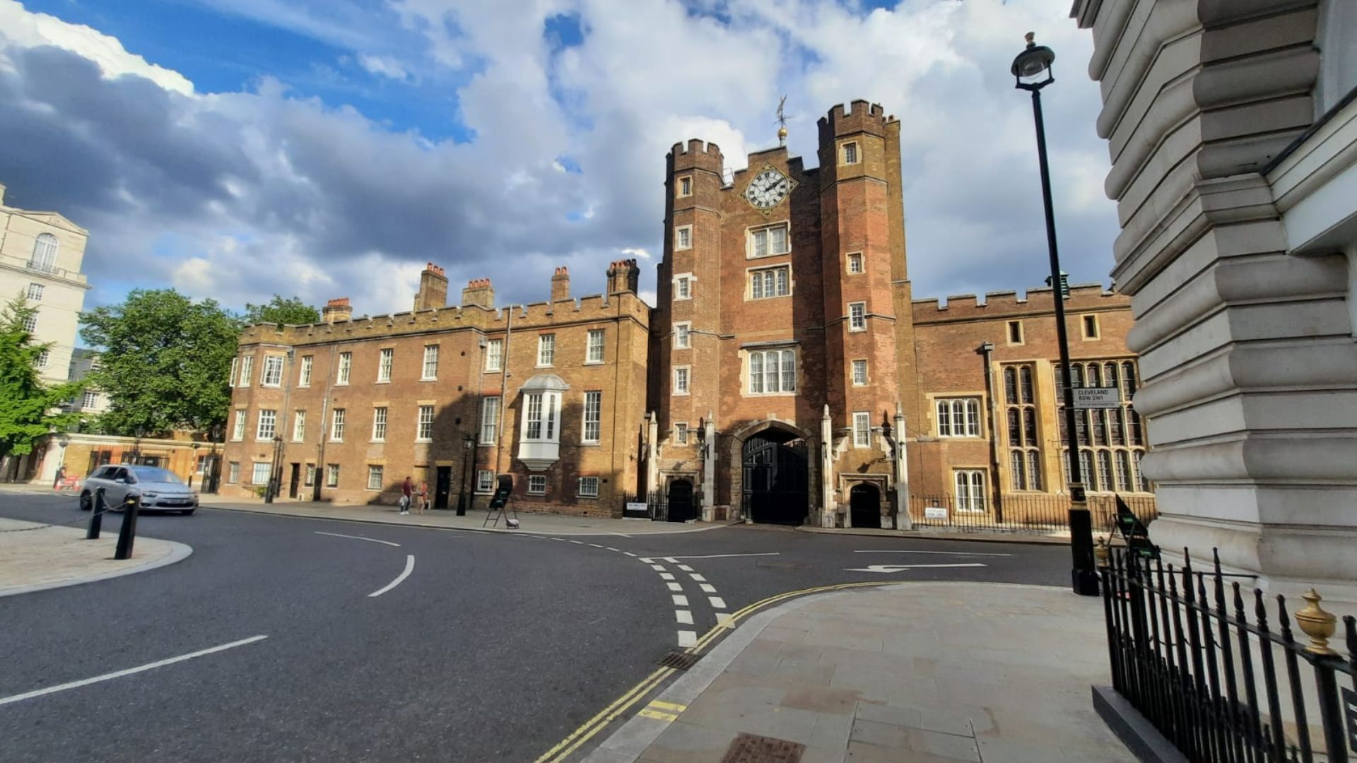 British Royals Stayed In These 44 Homes Once Or Twice, And So Did History