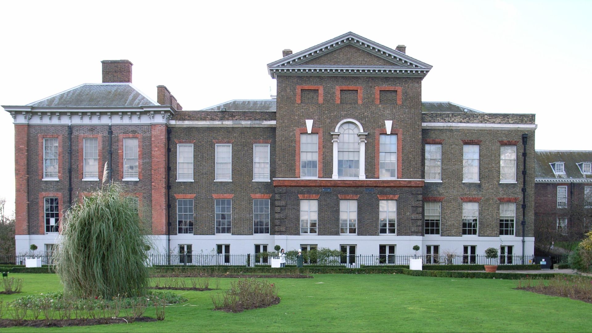 British Royals Stayed In These 44 Homes Once Or Twice, And So Did History
