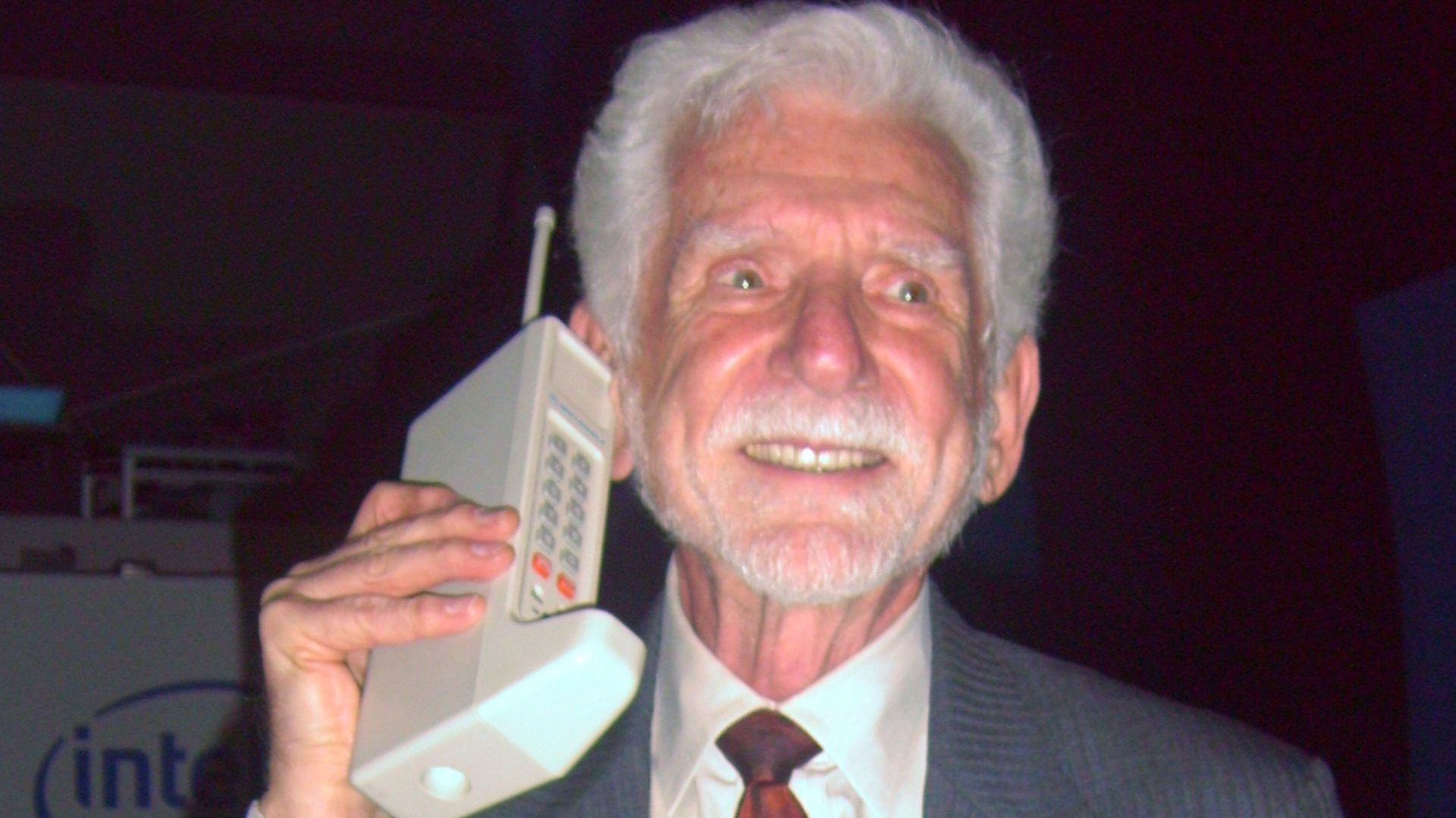 25 Vintage Cell Phones That Time Has Turned Into Hot Collectibles