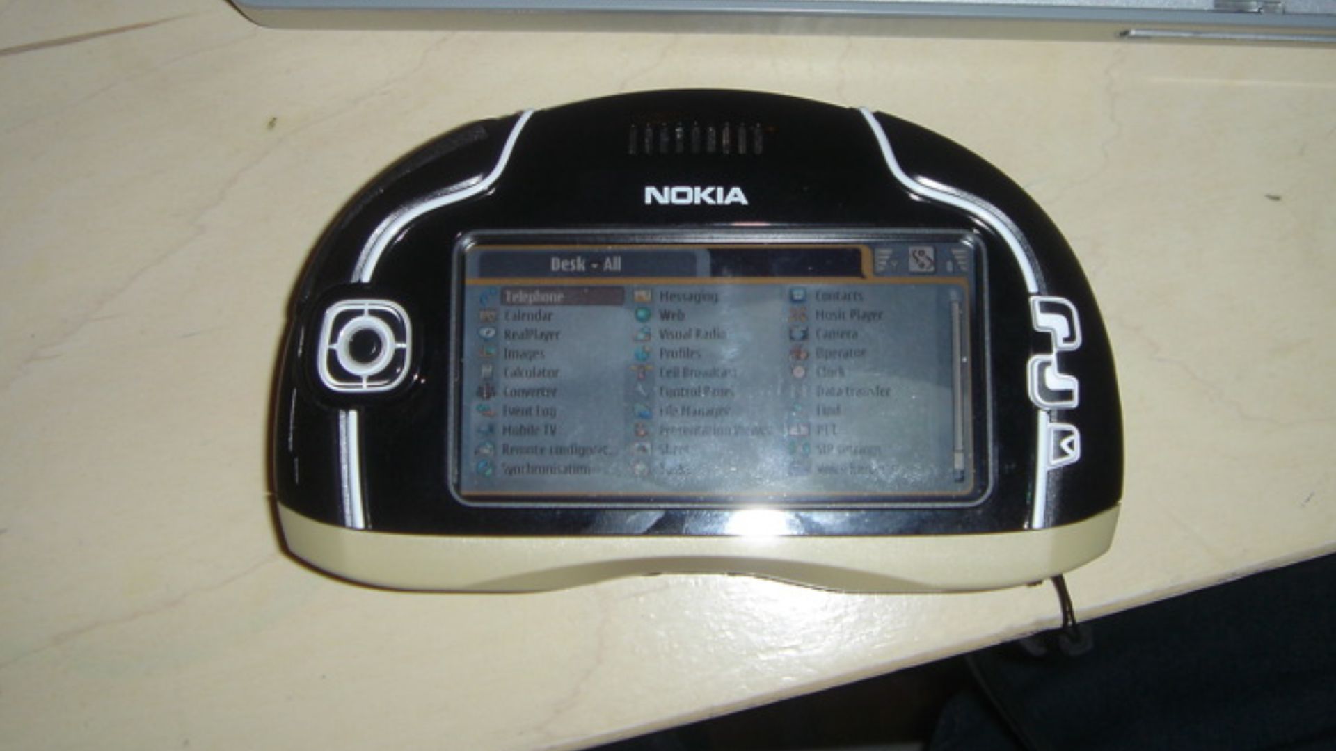 25 Vintage Cell Phones That Time Has Turned Into Hot Collectibles