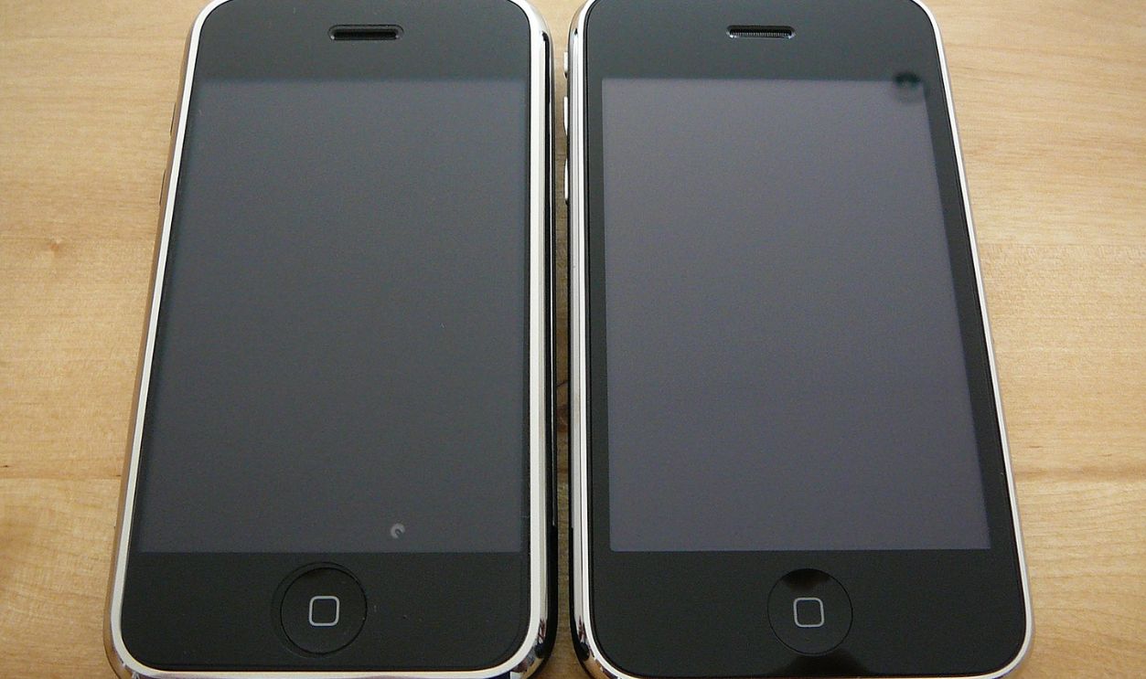 25 Vintage Cell Phones That Time Has Turned Into Hot Collectibles