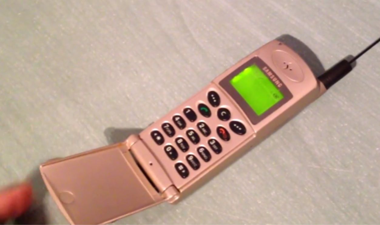 25 Vintage Cell Phones That Time Has Turned Into Hot Collectibles