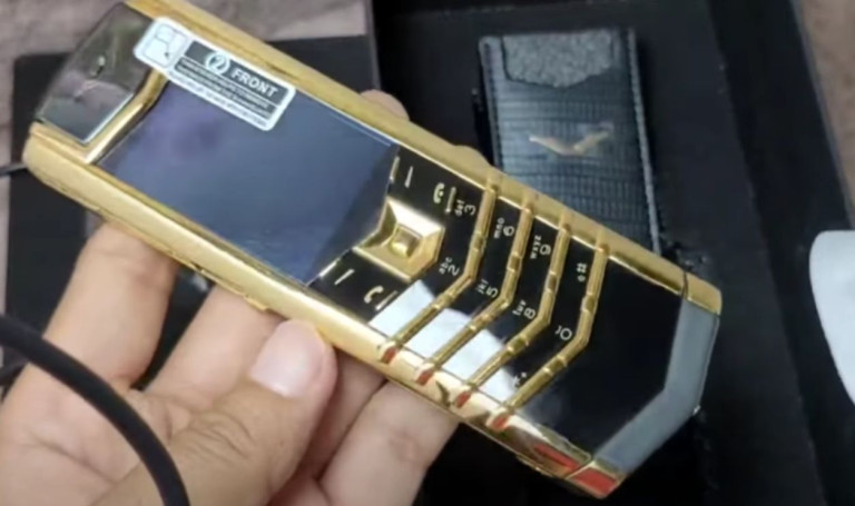 25 Vintage Cell Phones That Time Has Turned Into Hot Collectibles