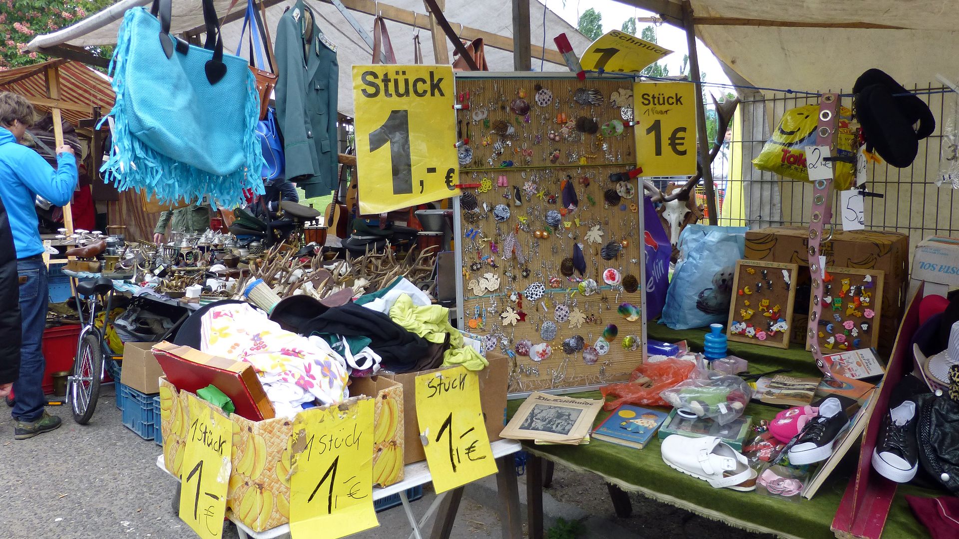 In 2006, a student bought a cheap sofa bed at a Berlin flea market and ...